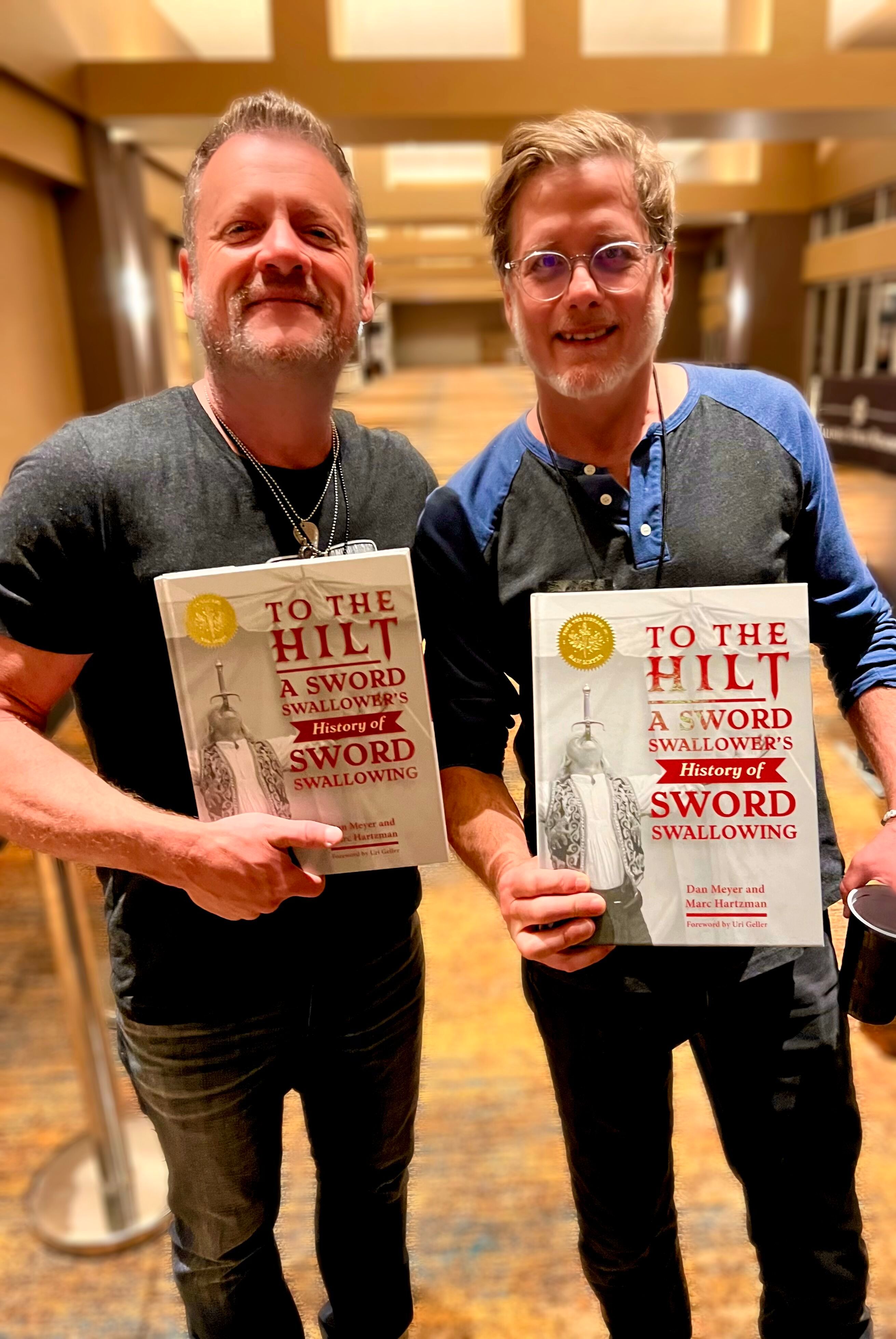 To The Hilt: A Sword Swallower's History of Sword Swallowing (Schiffer ...